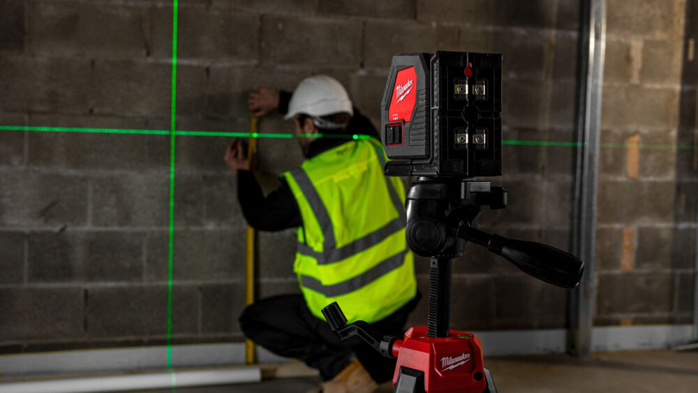 Milwaukee CLL-C Alkaline Green Cross Line Laser | Toolforce.ie