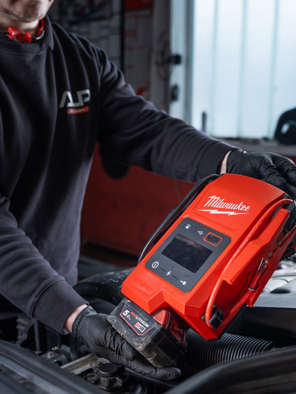 Milwaukee M18 Jump Starter M18JS2000-0 | Toolforce.ie