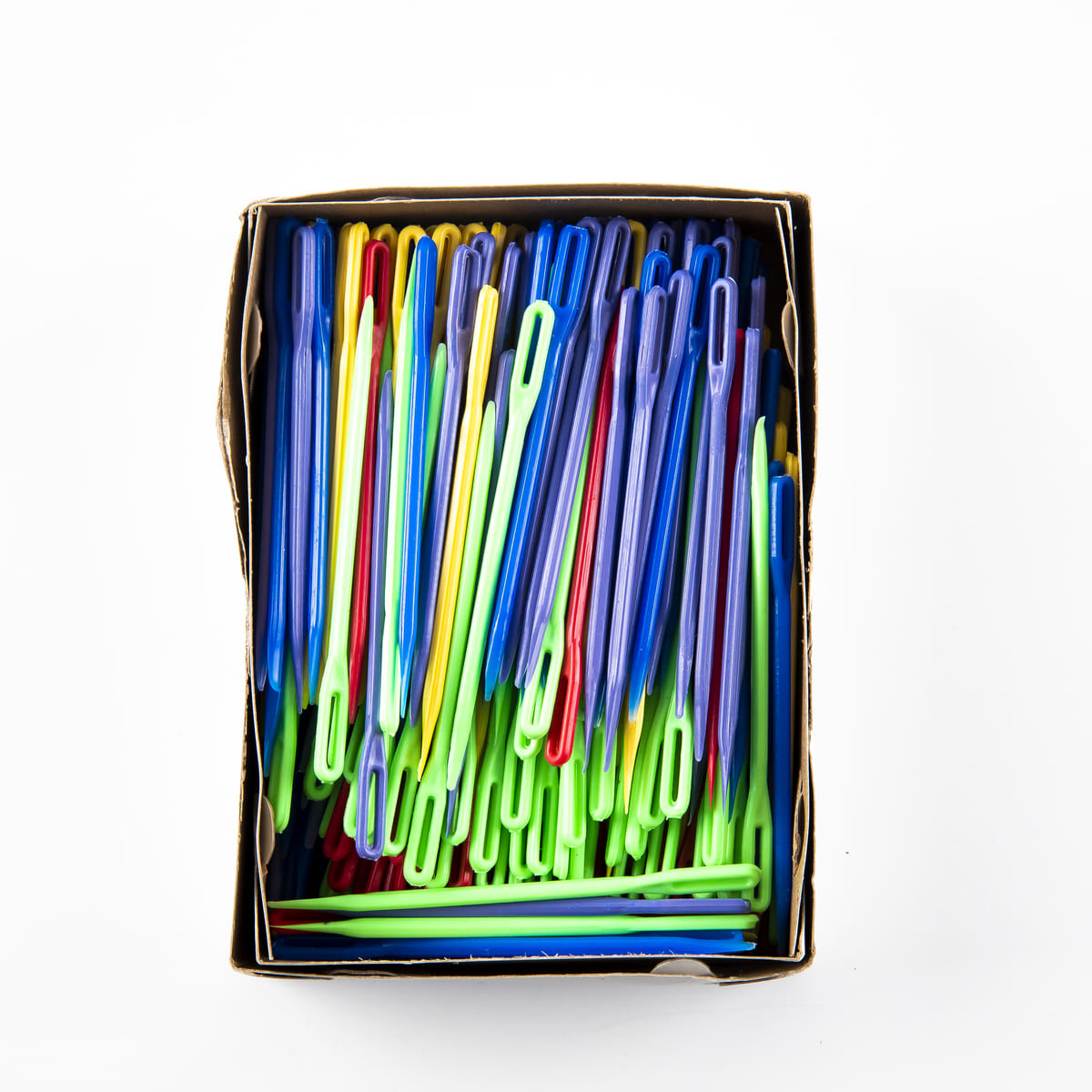 Encuentra Aguja Canevá de Plástico 250 Pzs. en Selanusa