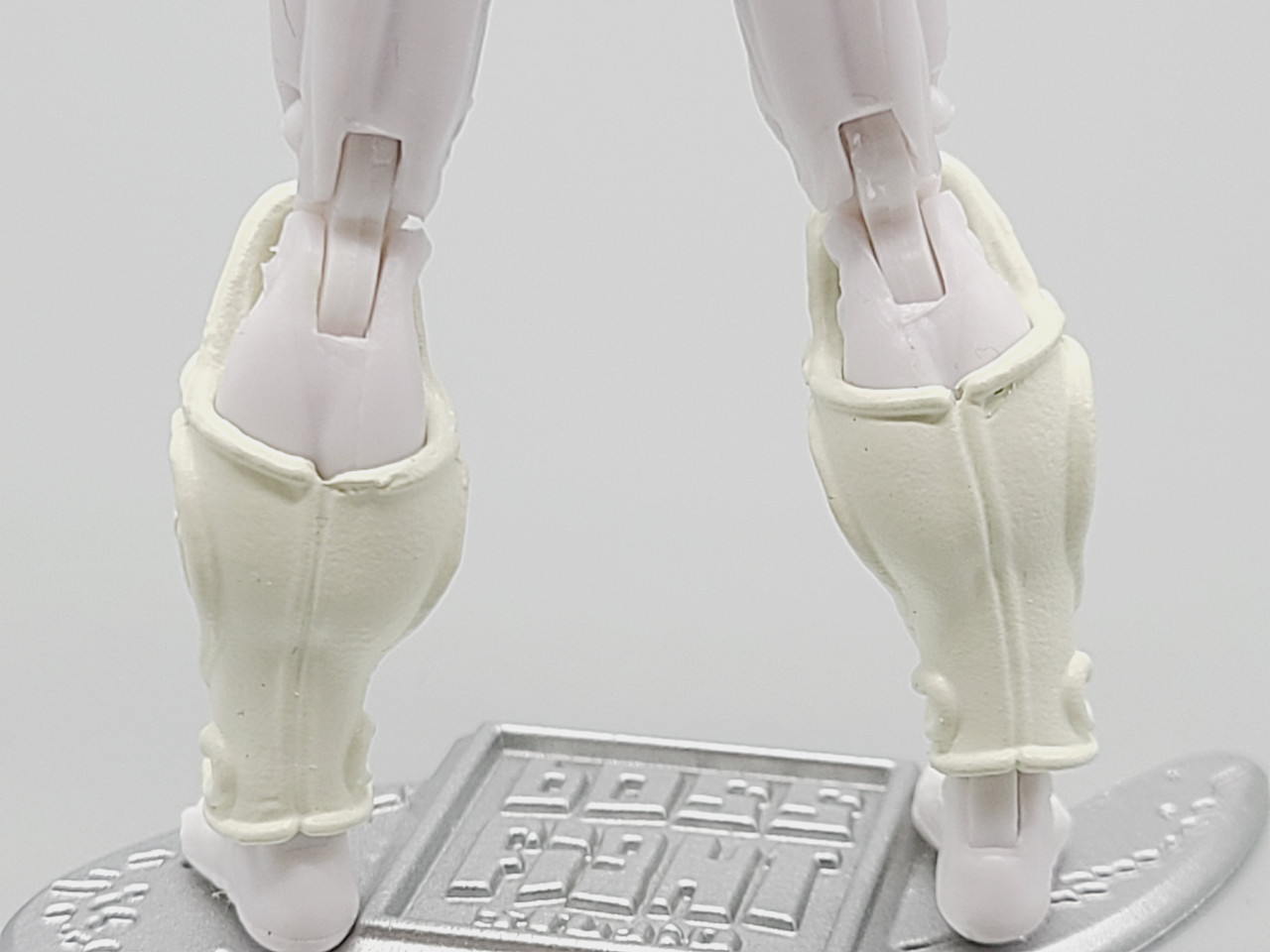 Bone Myrmidon Leg Armor - Vitruvian Armory