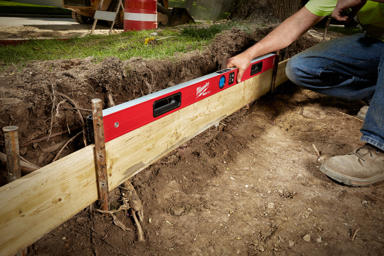 Milwaukee MLDIG48 - 48 in. REDSTICK Digital Level with PINPOINT ...