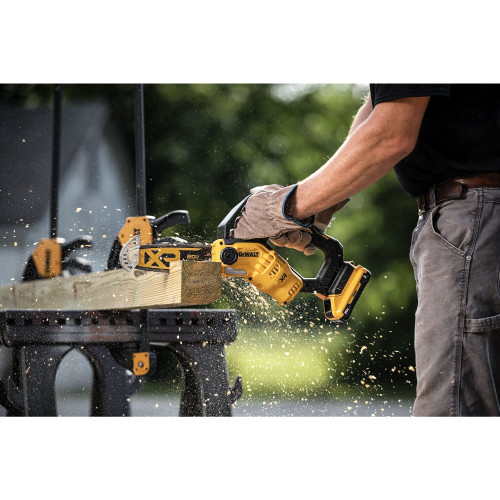DEWALT DCCS623L1 - 20V MAX 8" Brushless Cordless Pruning Chainsaw Kit ...
