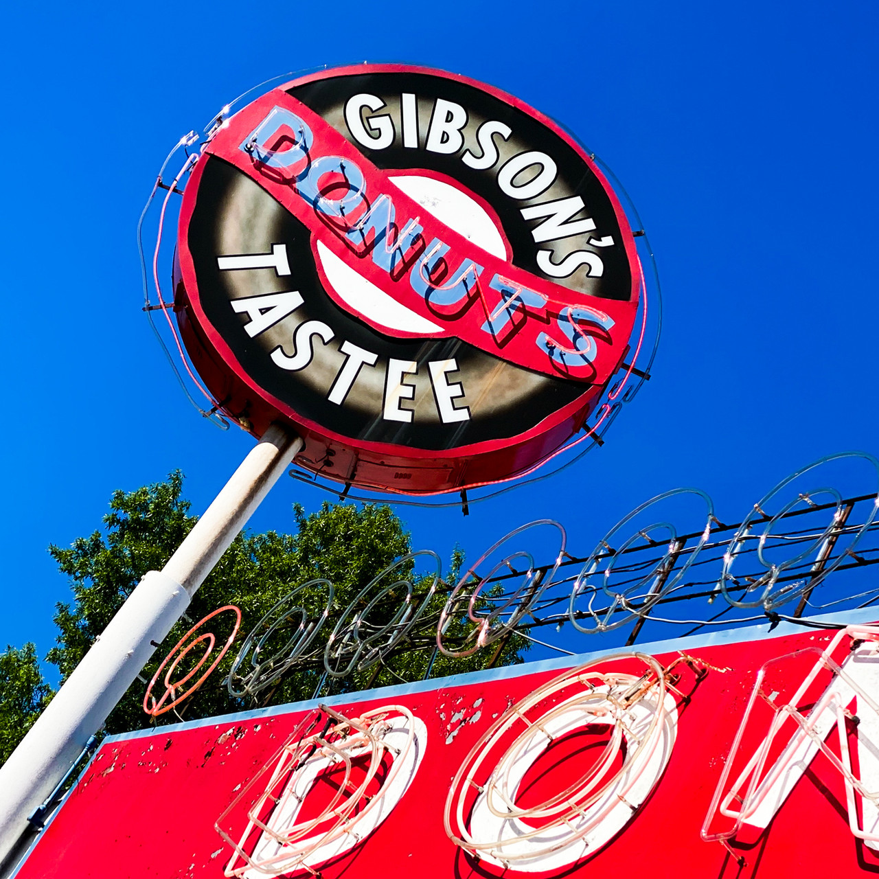 Gibson's Donuts - South Austin Gallery