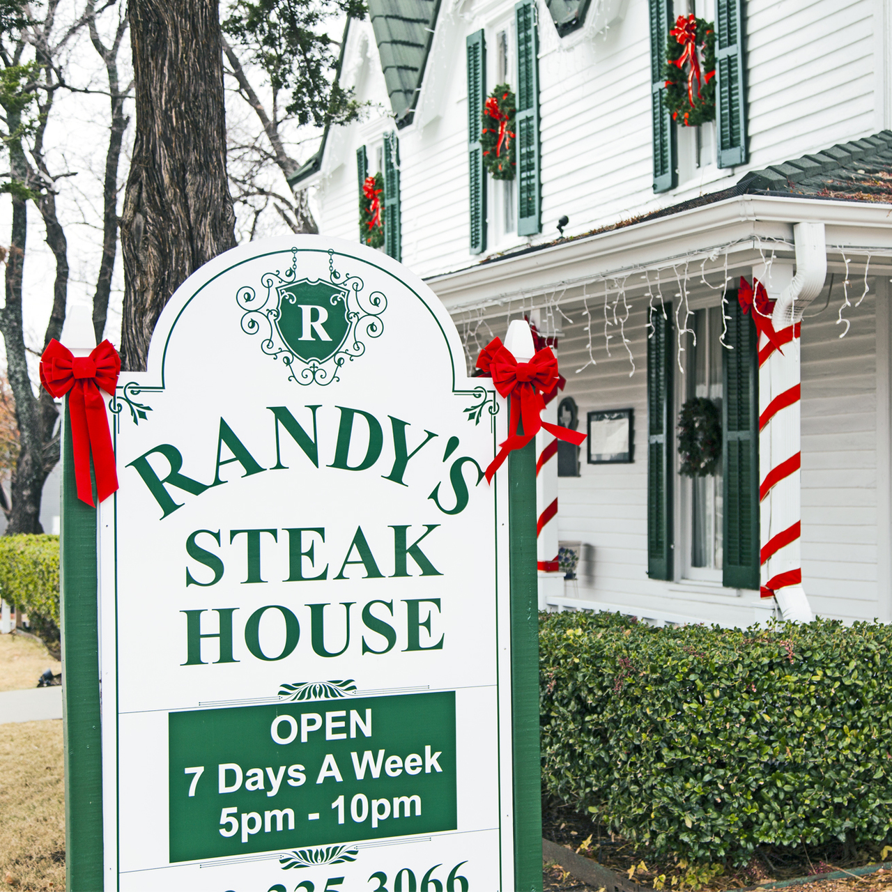Randy's Steakhouse Sign