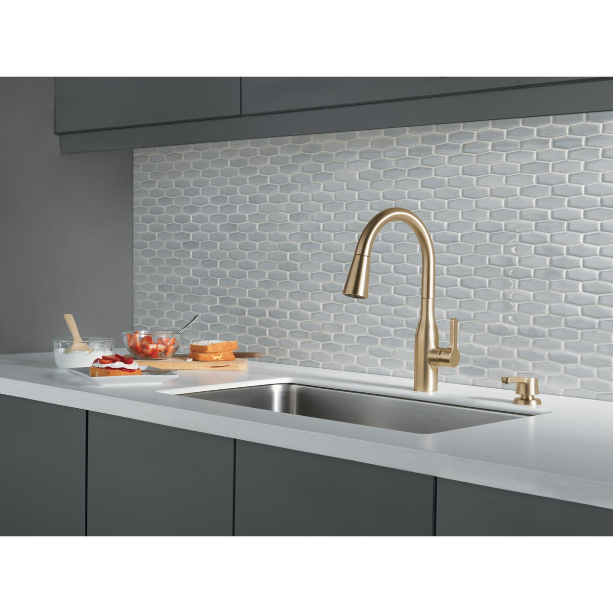 Delta Marca Champagne Bronze 1-Handle Pull-Down Kitchen Faucet with ...