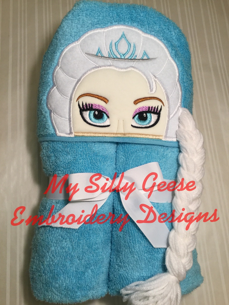 5x7 Ice Queen Peeker - My Silly Geese