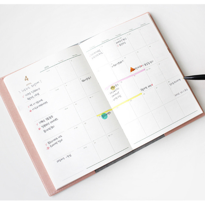 Dash and dot 2018 Day by Day record dated weekly diary planner