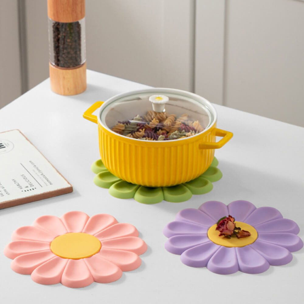 Daisy Flower Silicone Trivet: Heat Resistant, Non-Slip