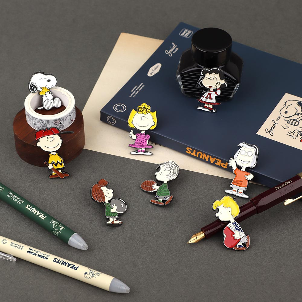 PEANUTS Snoopy Metal Pin Badges