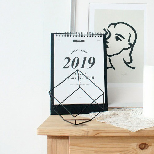 Wanna This 2019 Classic stand up desk flip calendar