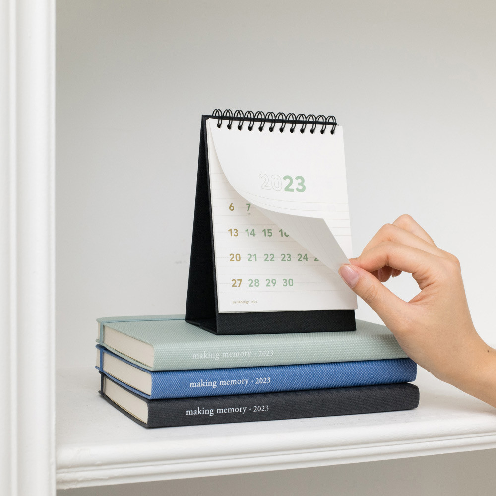 Iconic Simple flip perpetual standing desk calendar - fallindesign