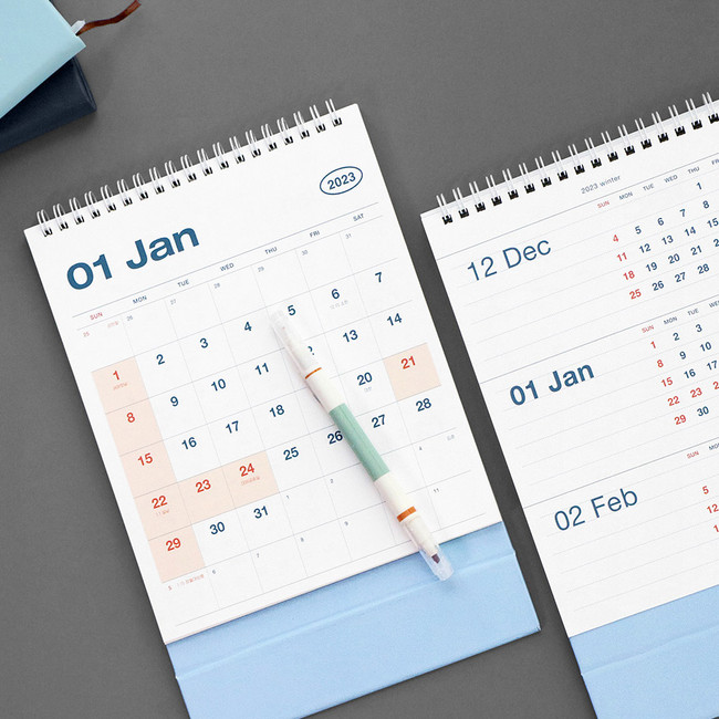 Iconic 2023 Flow Standing Flip Desk Calendar