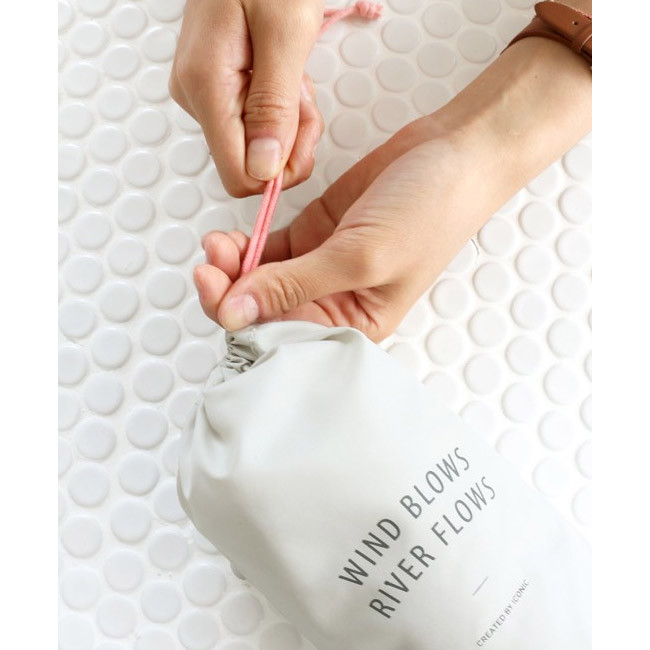 Iconic Mesh travel long pouch and drawstring pouch set