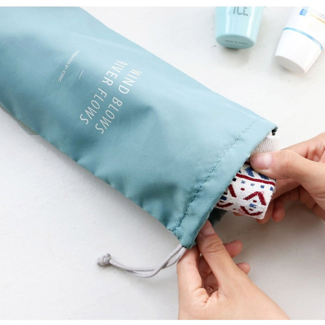 Iconic Mesh travel long pouch and drawstring pouch set