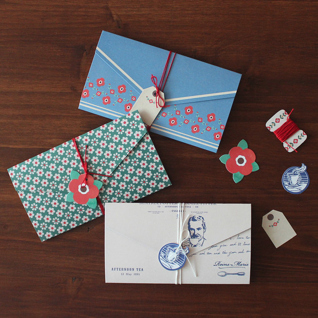 Gentle Wave Letter card with label and string - fallindesign