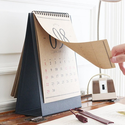 Wanna This 2019 Classic stand up desk flip calendar