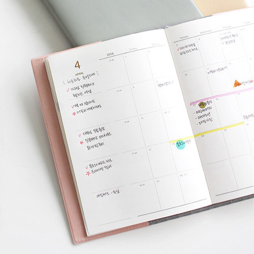 Dash and dot 2018 Day by Day record dated weekly diary planner