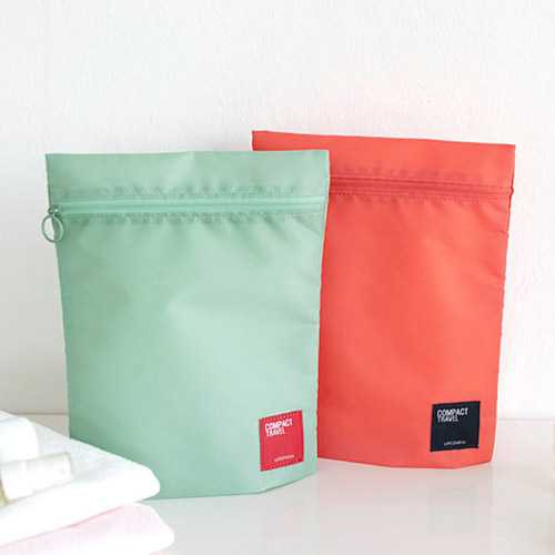Livework Compact travel light medium stand up pouch - fallindesign