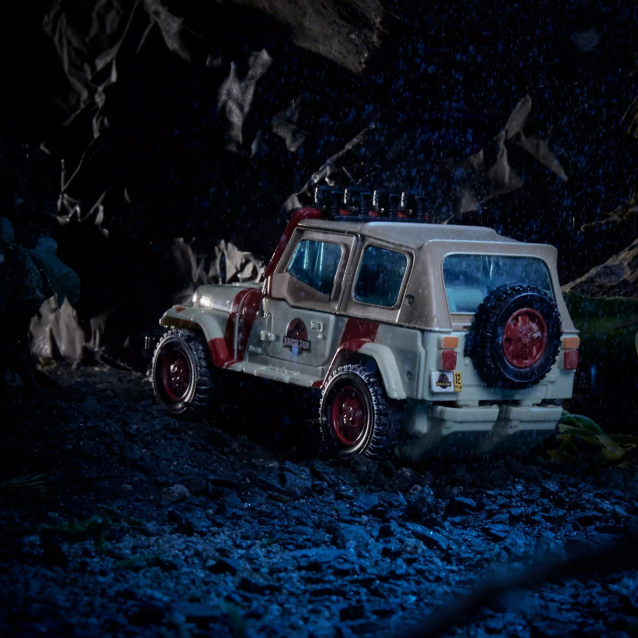 Transformers Collaborative Jurassic Park x Transformers Dilophocon and ...