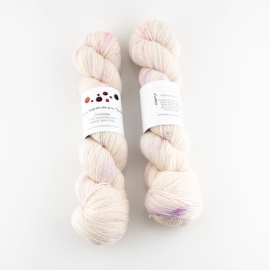 The Uncommon Thread, Corriedale // Flores