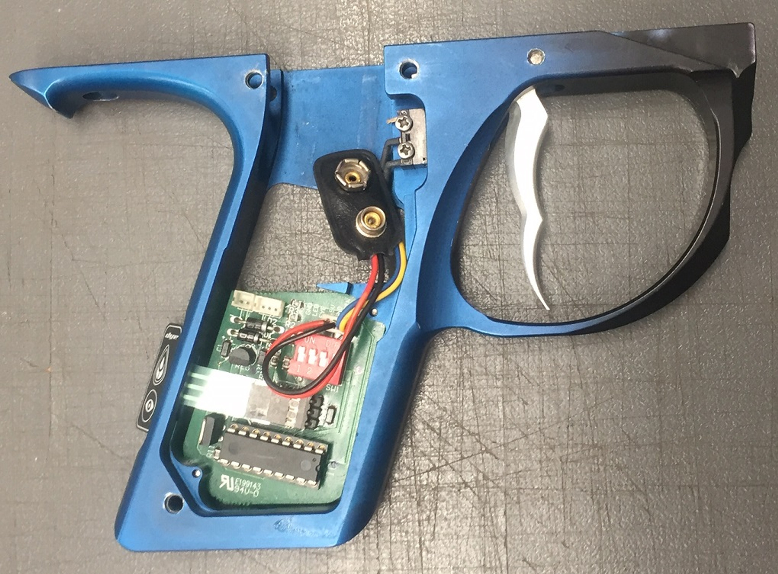 Dye - DM4 - Grip Frame - Blue/Black Fade Complete - Paintballshop.com