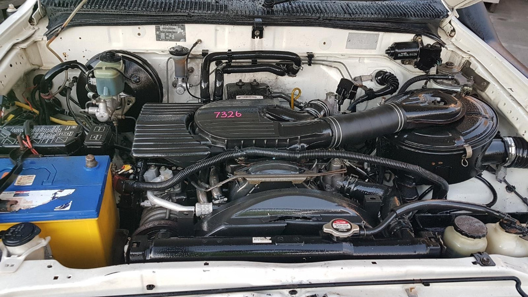 7326 - 12/99, TOYOTA LN172 HILUX, 5L, 5SPD.