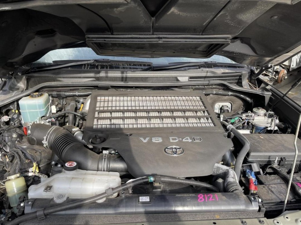 8121 - 02/21, TOYOTA VDJ200 LANDCRUISER, 1VD-FTV, AUTO, GX