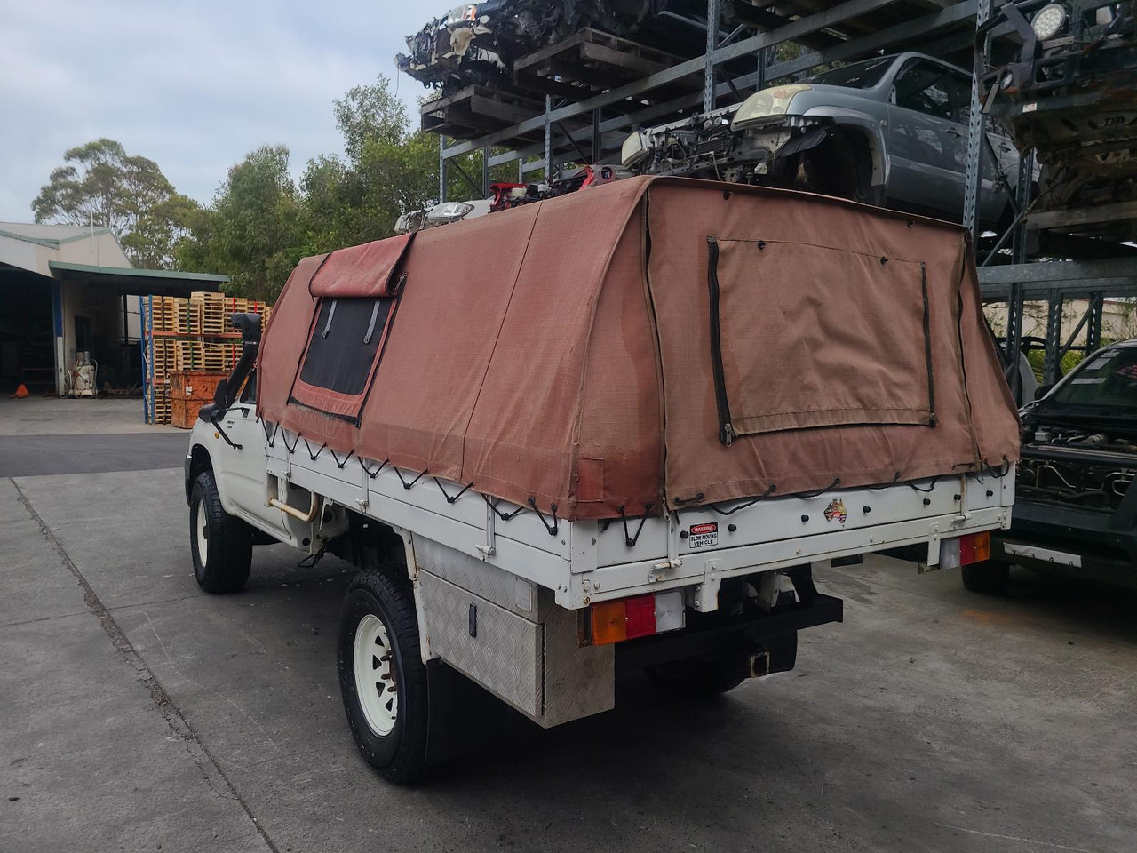 8235 - 09/03, TOYOTA LN167 HILUX, 5L-E, 5SPD