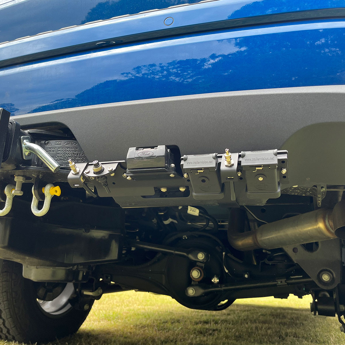 TLR Products Multi Trailer 4 Plug Bracket suitable for Ford Everest