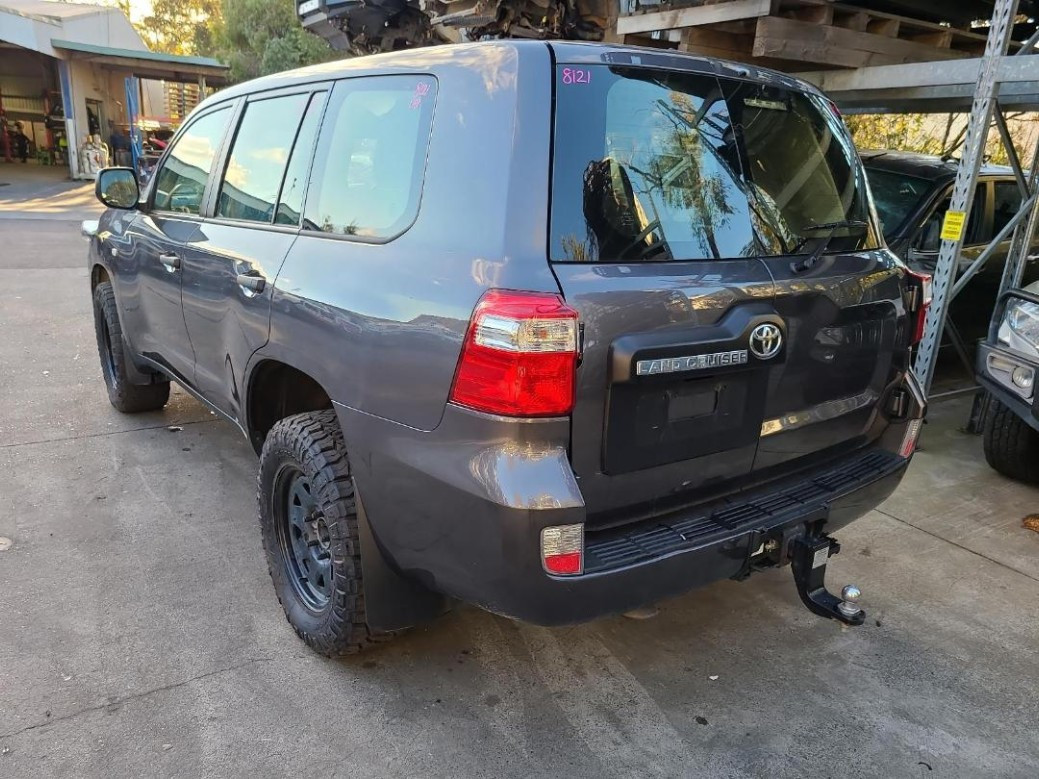 8121 - 02/21, TOYOTA VDJ200 LANDCRUISER, 1VD-FTV, AUTO, GX