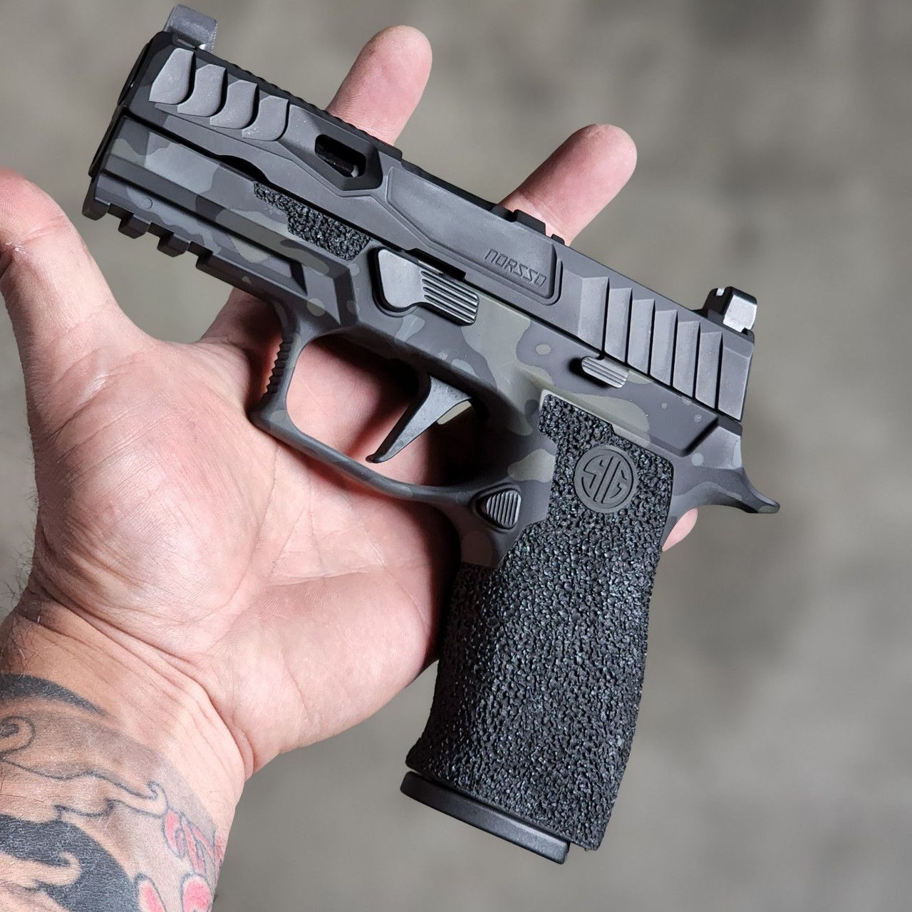 CUSTOM SIG P320 BLACK MULTICAM REPTILE