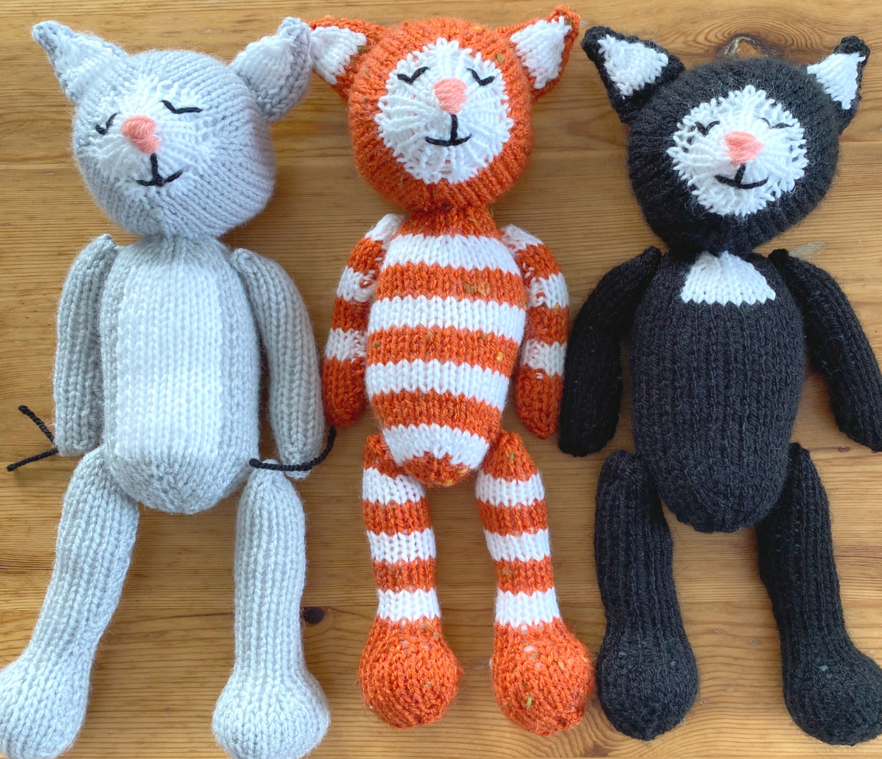 Mog The Happy Cat Knitting Pattern