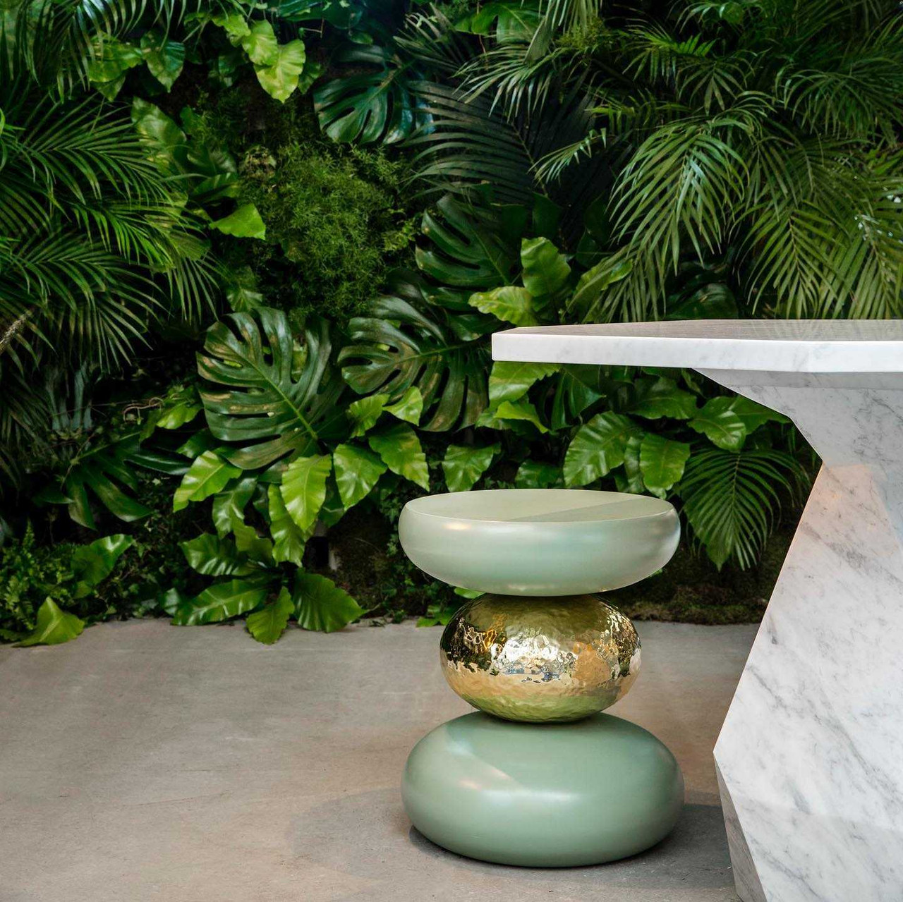 Pebble Stool – Natural modern table | Mondo