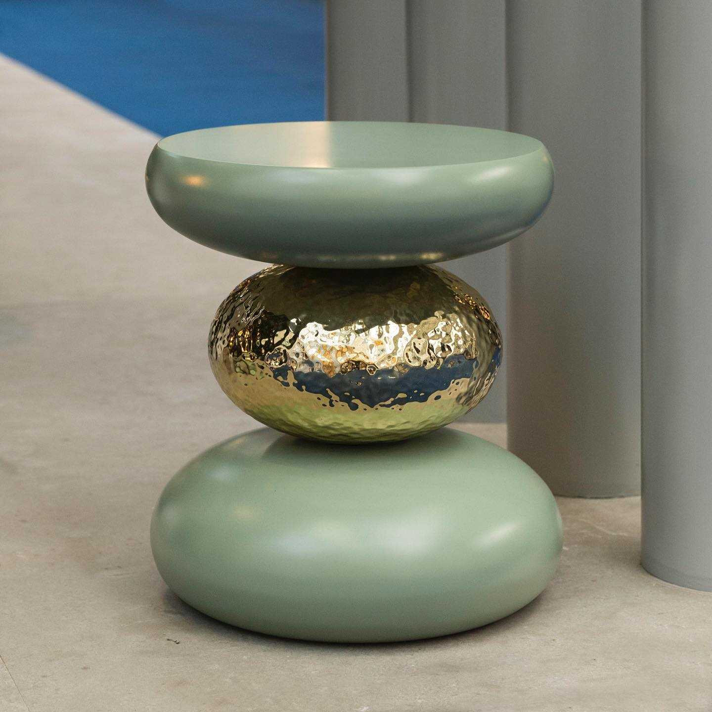 Pebble Stool – Natural modern table | Mondo
