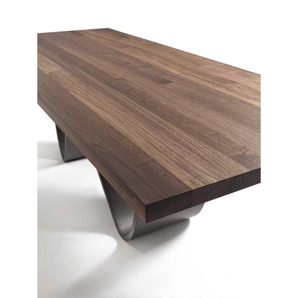 Bree E Onda Dining Table: Elegant and Functional