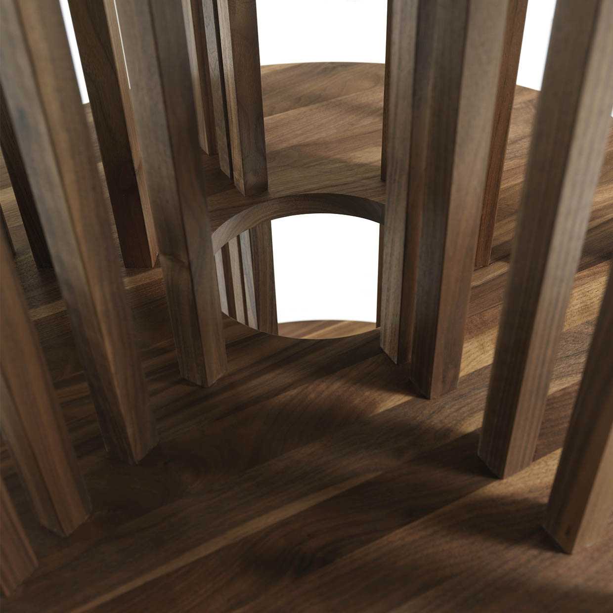 Pillar Bookshelf: Showcase Your Collection with Elegance
