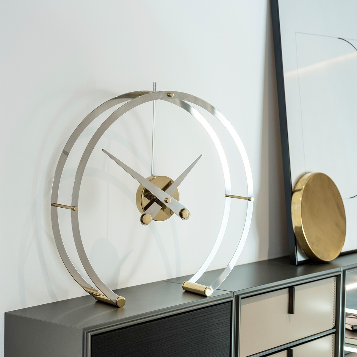 Omega Wall Clock: Classic Style with Mondo Collection