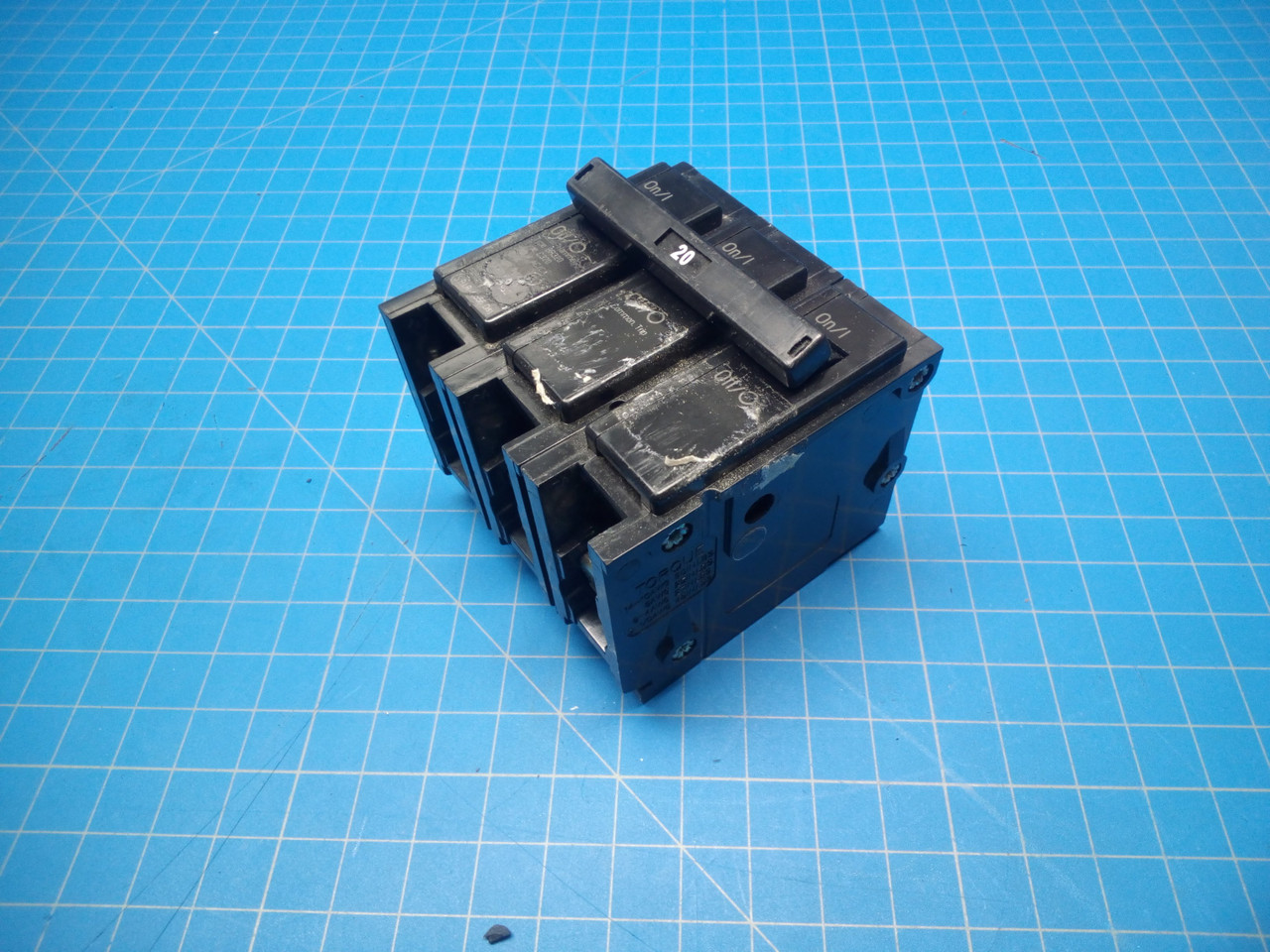 Eaton / Cutler-Hammer 3 Pole 20A 240VAC Circuit Breaker BR320