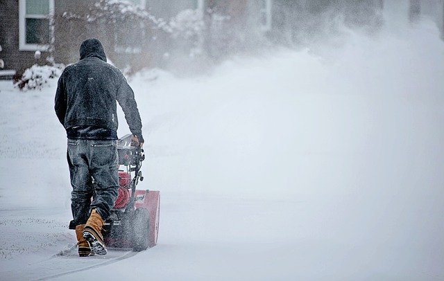 5 Safety Tips to Follow When Using a Snowblower - SafetyCompany.com