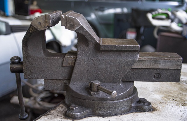 5 Safety Tips to Follow When Using a Vise - SafetyCompany.com