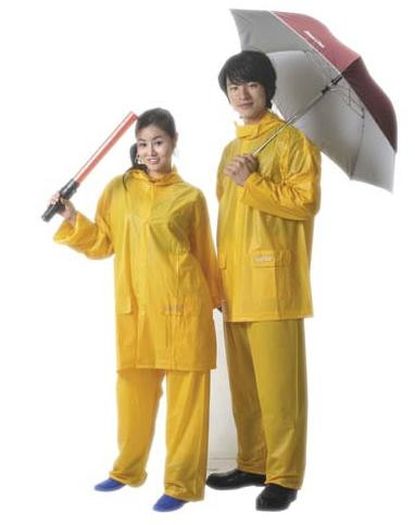 RAIN SUIT WITH HOOD VINYL YELLOW XL - IMPA 190439