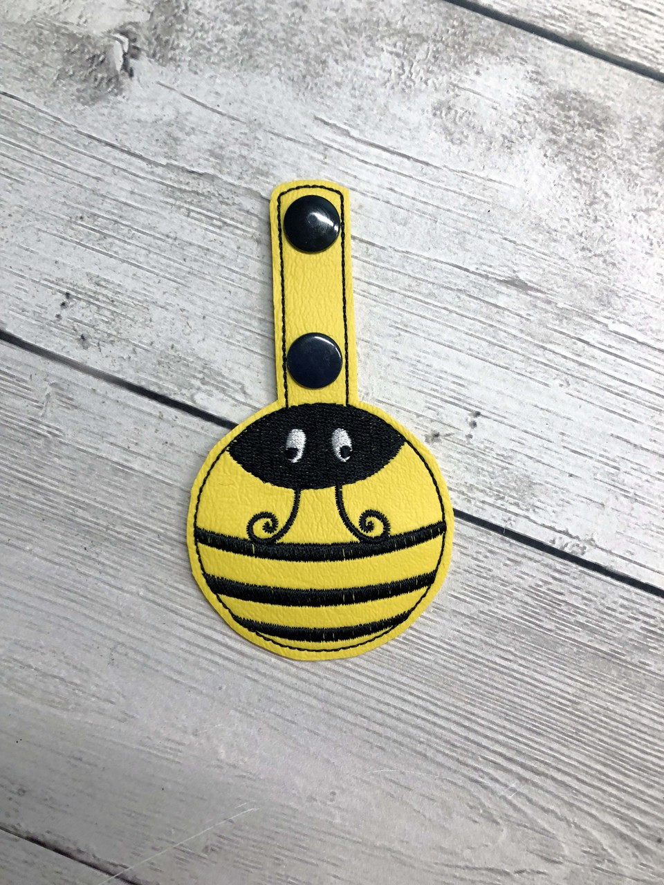 In The Hoop Bumble Bee Key Fob Embroidery Machine Design - Newfound ...