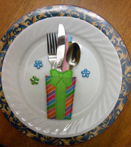 Present Utensil Pocket In the Hoop Design - Newfound Applique