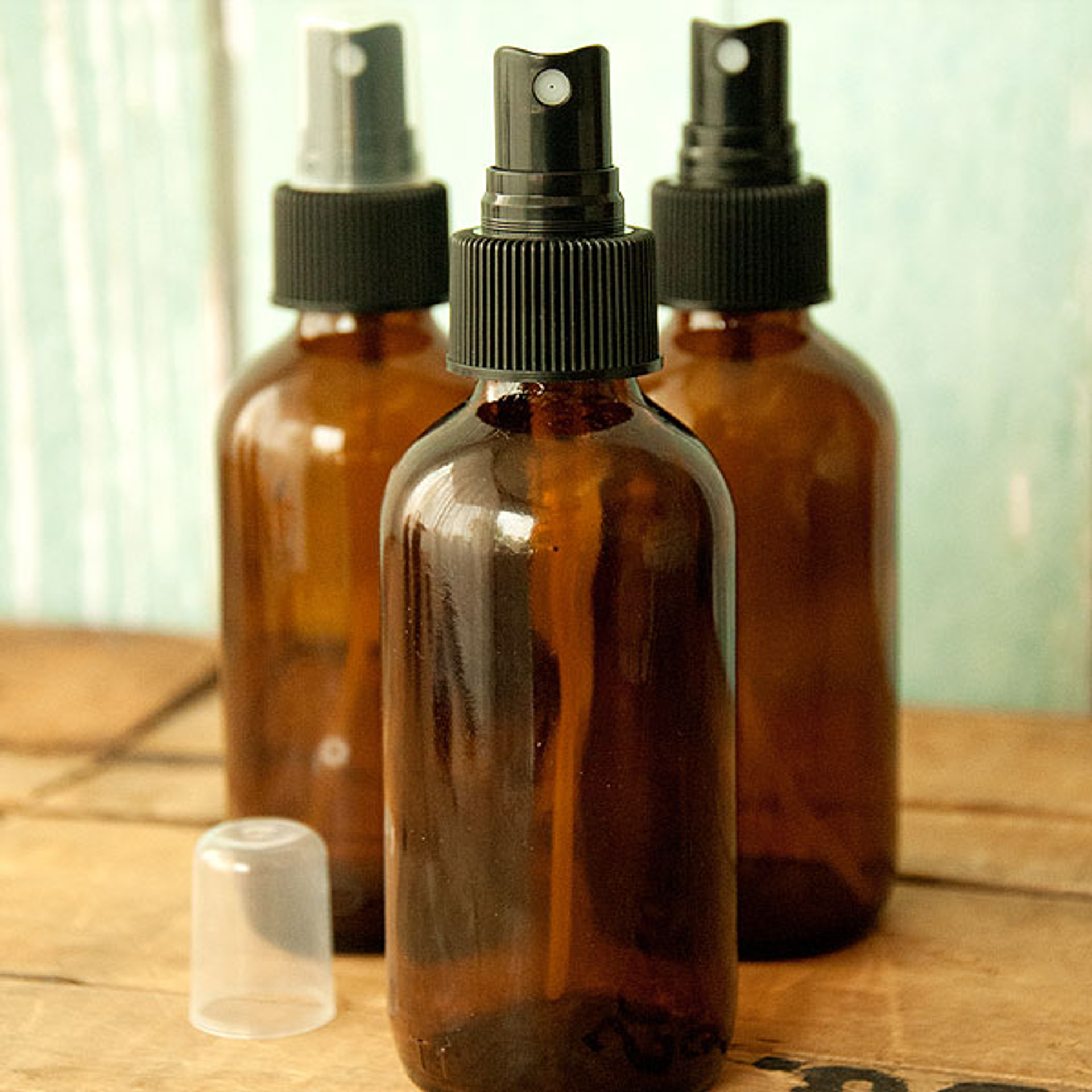 Amber Boston Round Glass Bottle 4 Oz W Black Atomizer — Kit Of 3