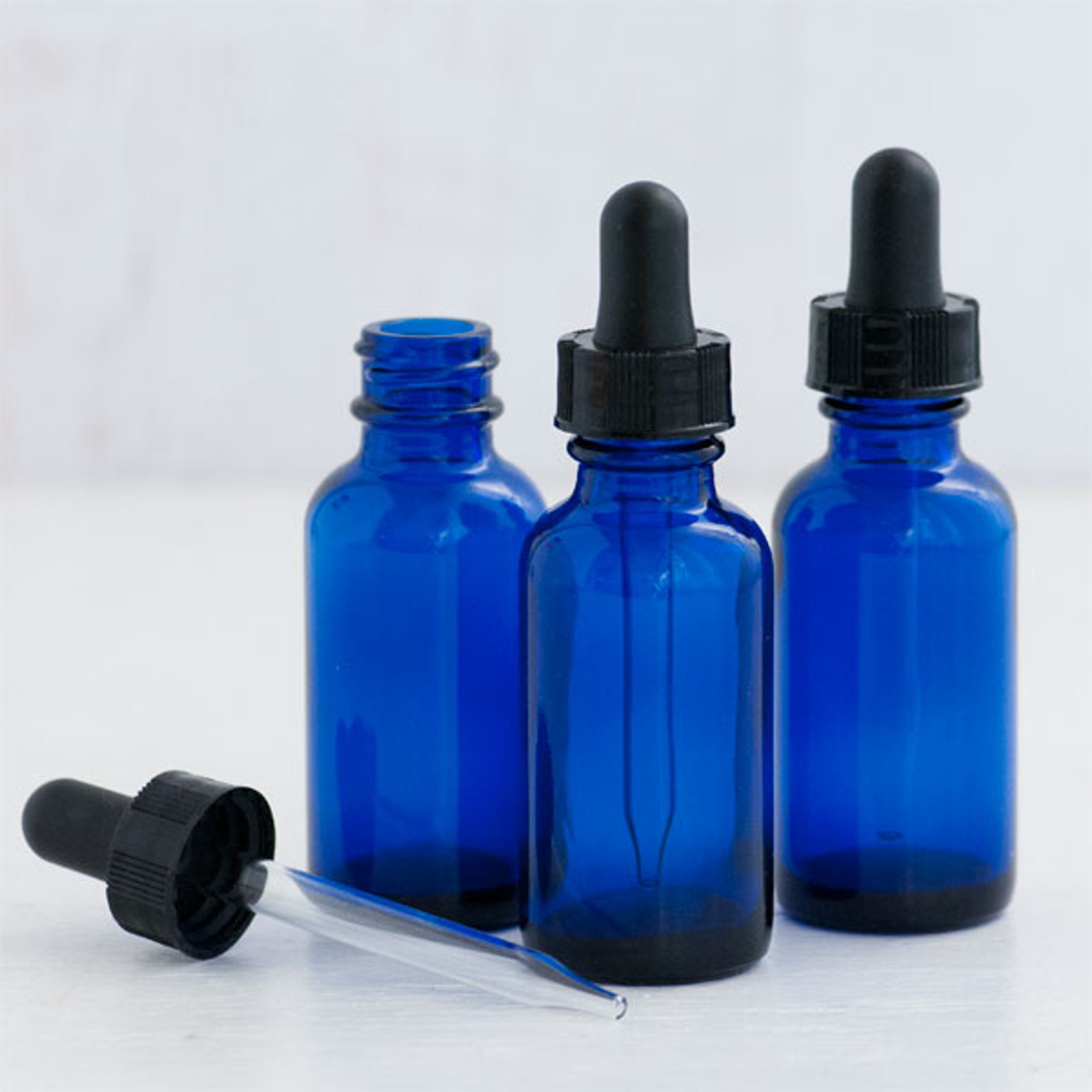 Amber Boston Round Glass Bottles 1 Oz W Dropper â€” Kit Of 3