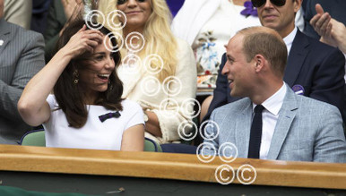 35121068-THE DUCHESS OF CAMBRIDGE ARRIVES ON THE CENTRE COURT AT ...