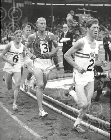 32497408-Athlete Ian McCafferty GB no 2 , Tracy Smith USA no 3 , Alan ...