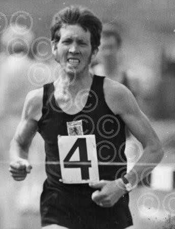 32497410-Olympic Athlete Ian McCafferty wins race in Leicester . REXSCANPIX. - Newsprints