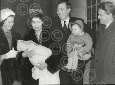 32607540-Athlete Sir Roger Bannister with his wife Lady Moyra Bannister ...