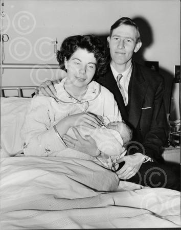 32608340-Athlete Sir Roger Bannister with his wife Lady Moyra Bannister ...